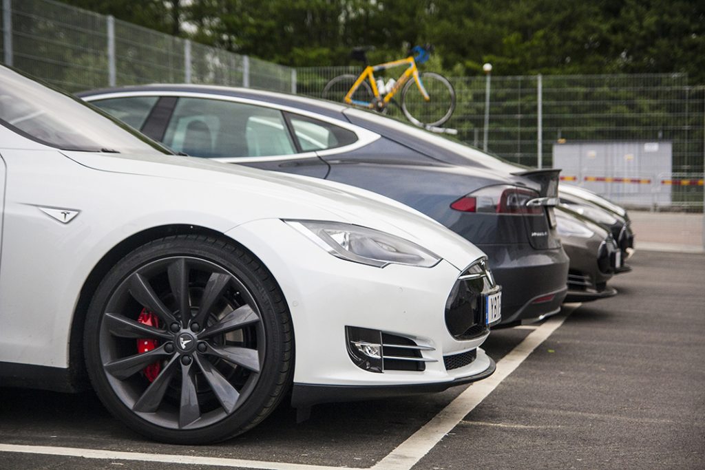Podíl elektromobilů na prodeji aut v Norsku přesáhl 82 procent, vede Tesla