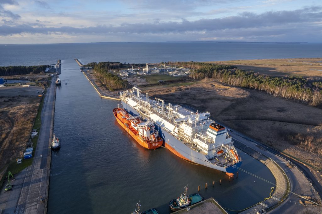 Evropa buduje LNG terminály, ale dovoz zaostává: Co čekat v roce 2025